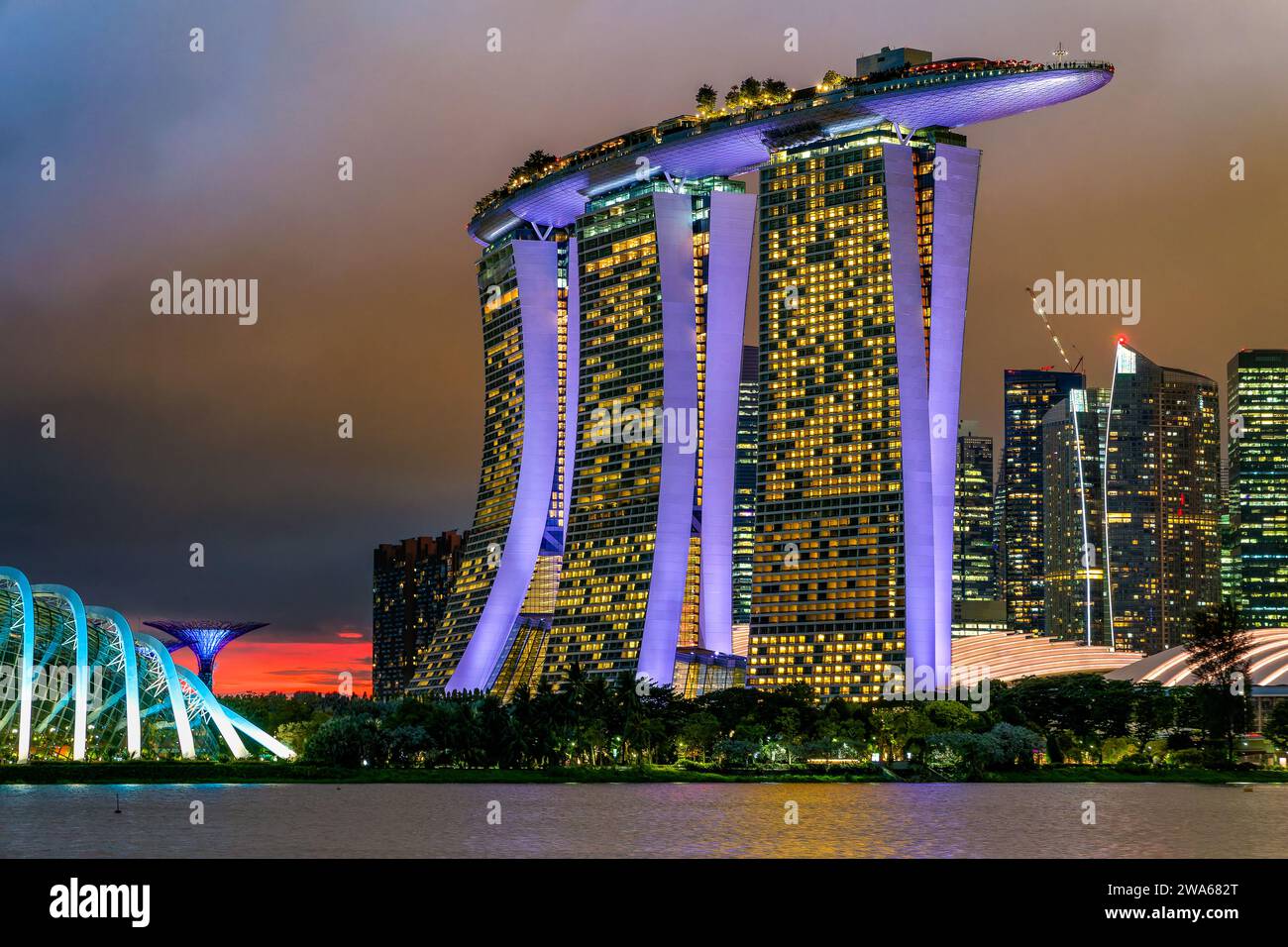The iconic Marina Bay Sands and other waterfront buildings in downtown ...