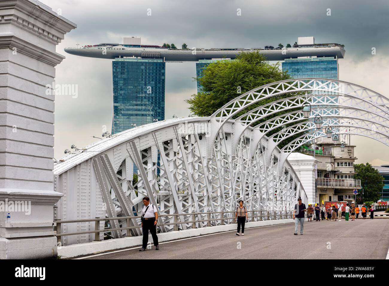 The iconic Marina Bay Sands and circa 1910 Anderson Bridge in downtown ...