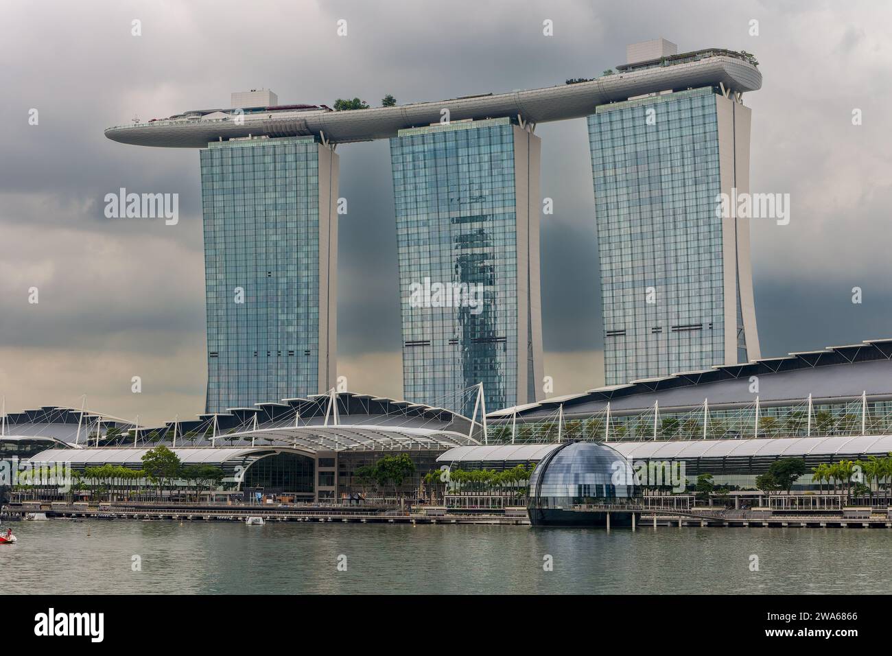 The iconic Marina Bay Sands and other waterfront buildings in downtown ...
