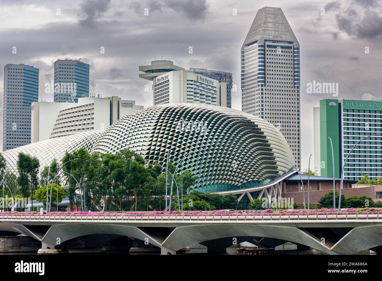 Singapore city skyline with the Esplanade (Durian) building in the ...