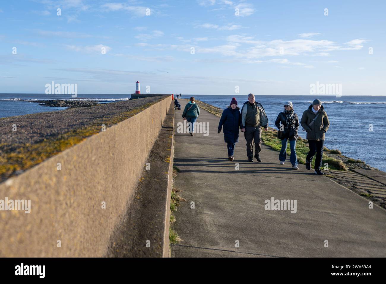 Berwick pier and lighthouse hi-res stock photography and images - Alamy