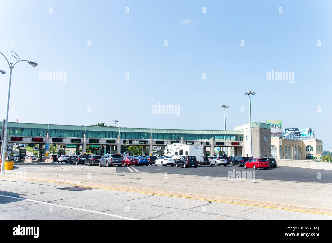 Immigration queue hi-res stock photography and images - Alamy