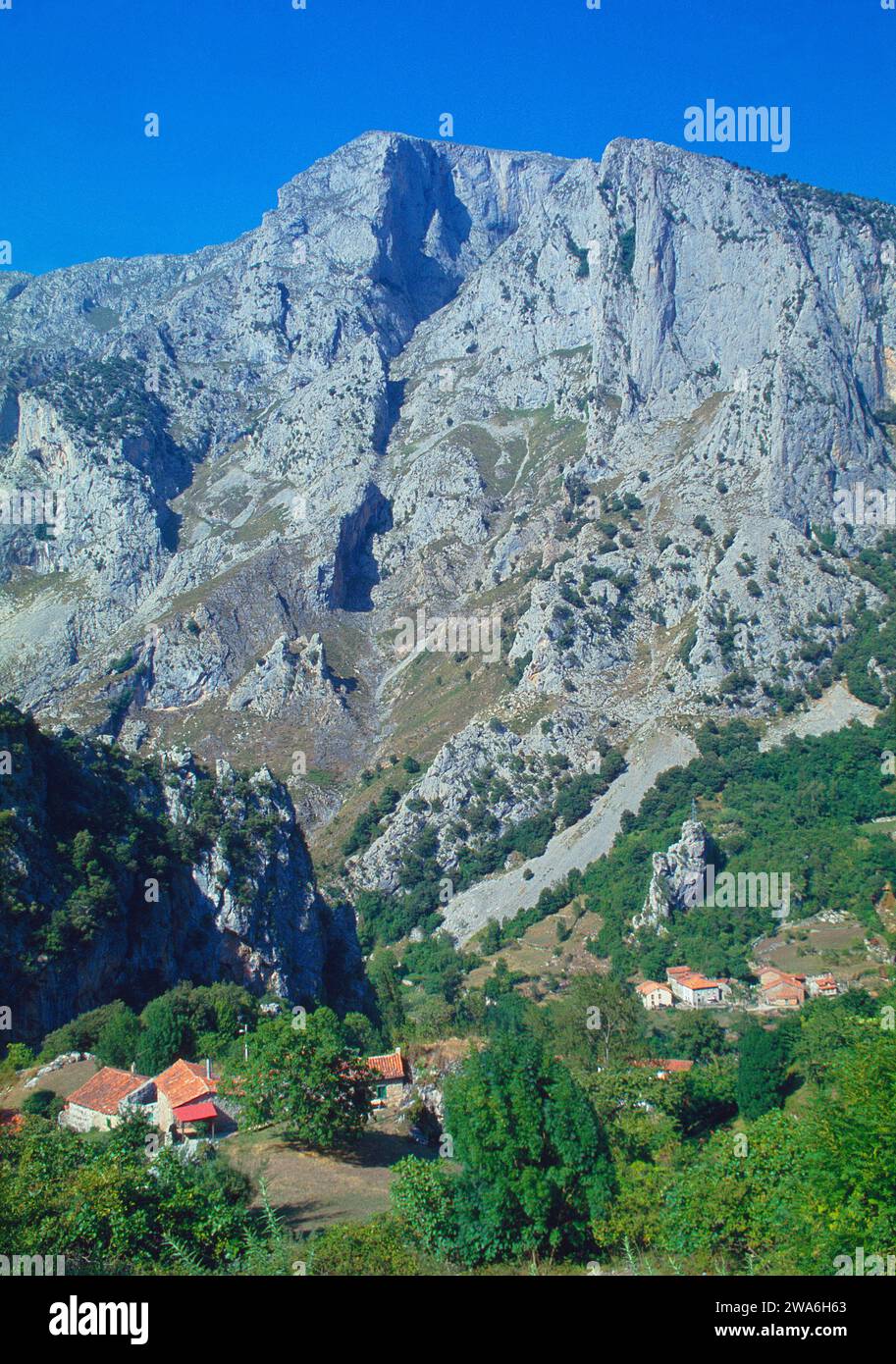 Desfiladero de hermida hi-res stock photography and images - Alamy