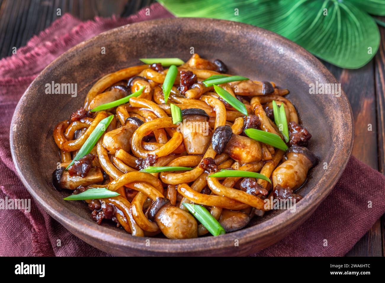Bowl of yaki udon - stir fried udon noodles Stock Photo - Alamy