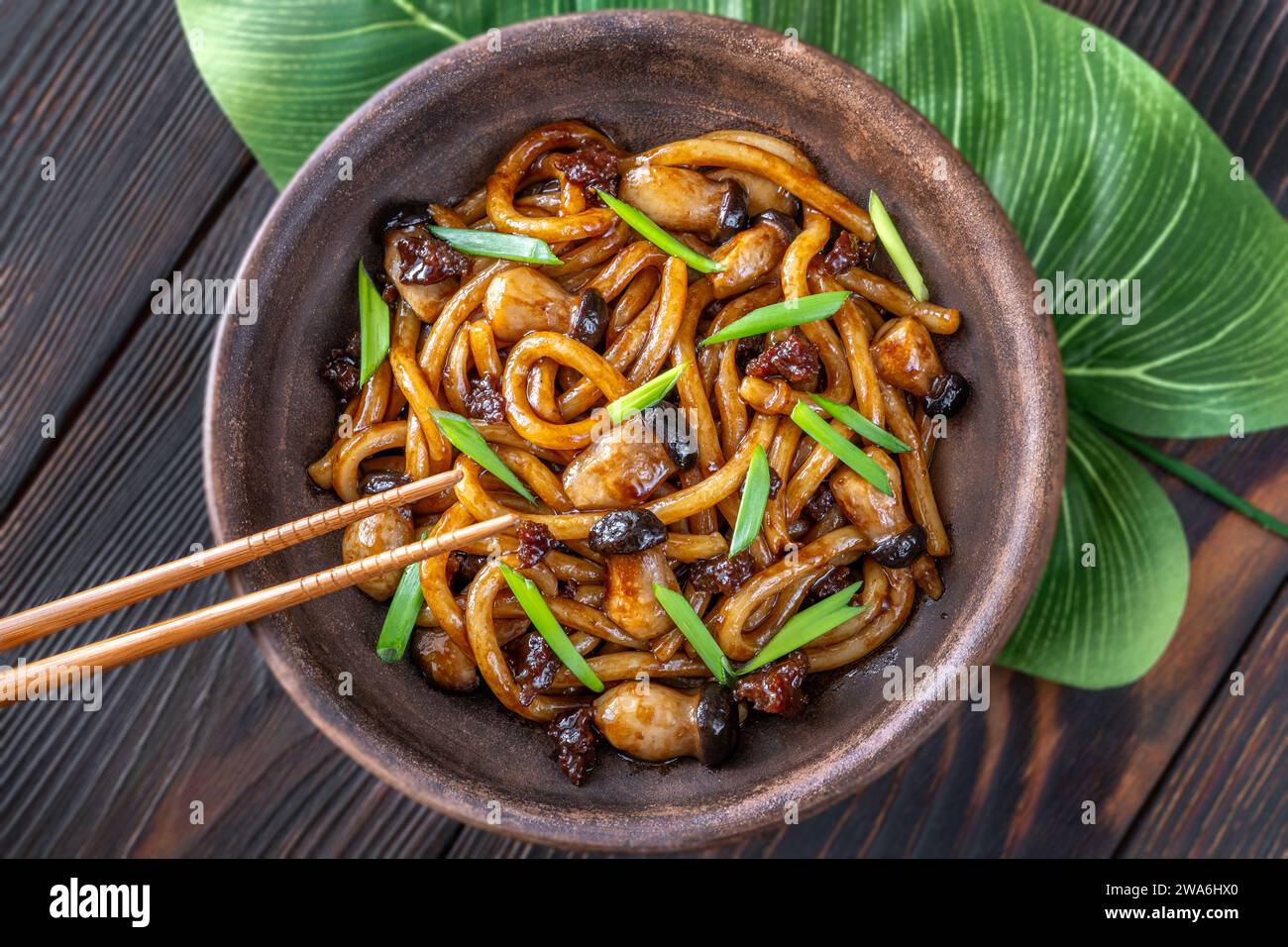 Bowl of yaki udon - stir fried udon noodles Stock Photo - Alamy