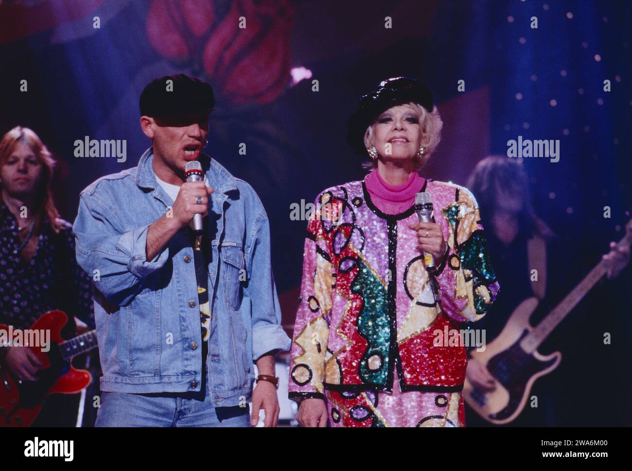 Extrabreit, deutsche Band, Sänger Kai Havaii Schlasse, auf der Bühne ...