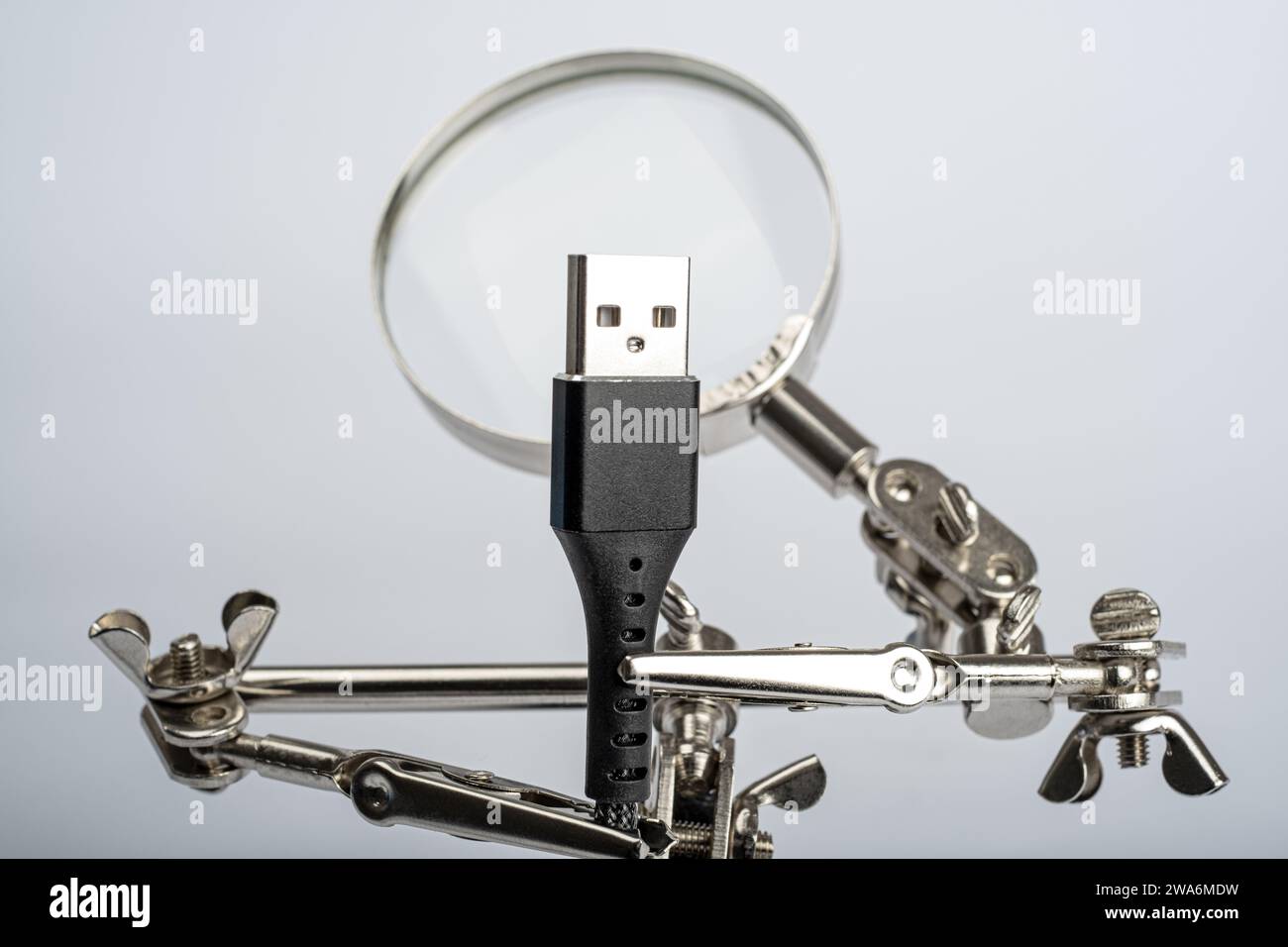 Hands Free Magnifying Glass with Crocodile Clips Holding connector port ...