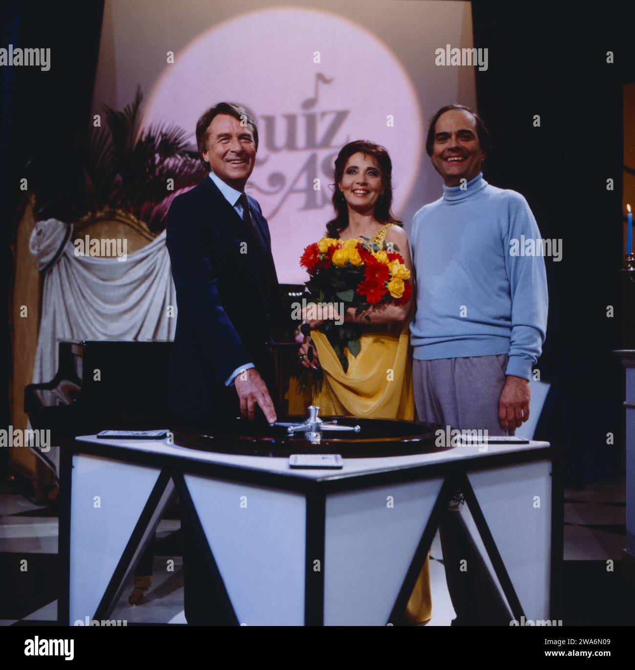 Moderator quiz hi-res stock photography and images - Alamy
