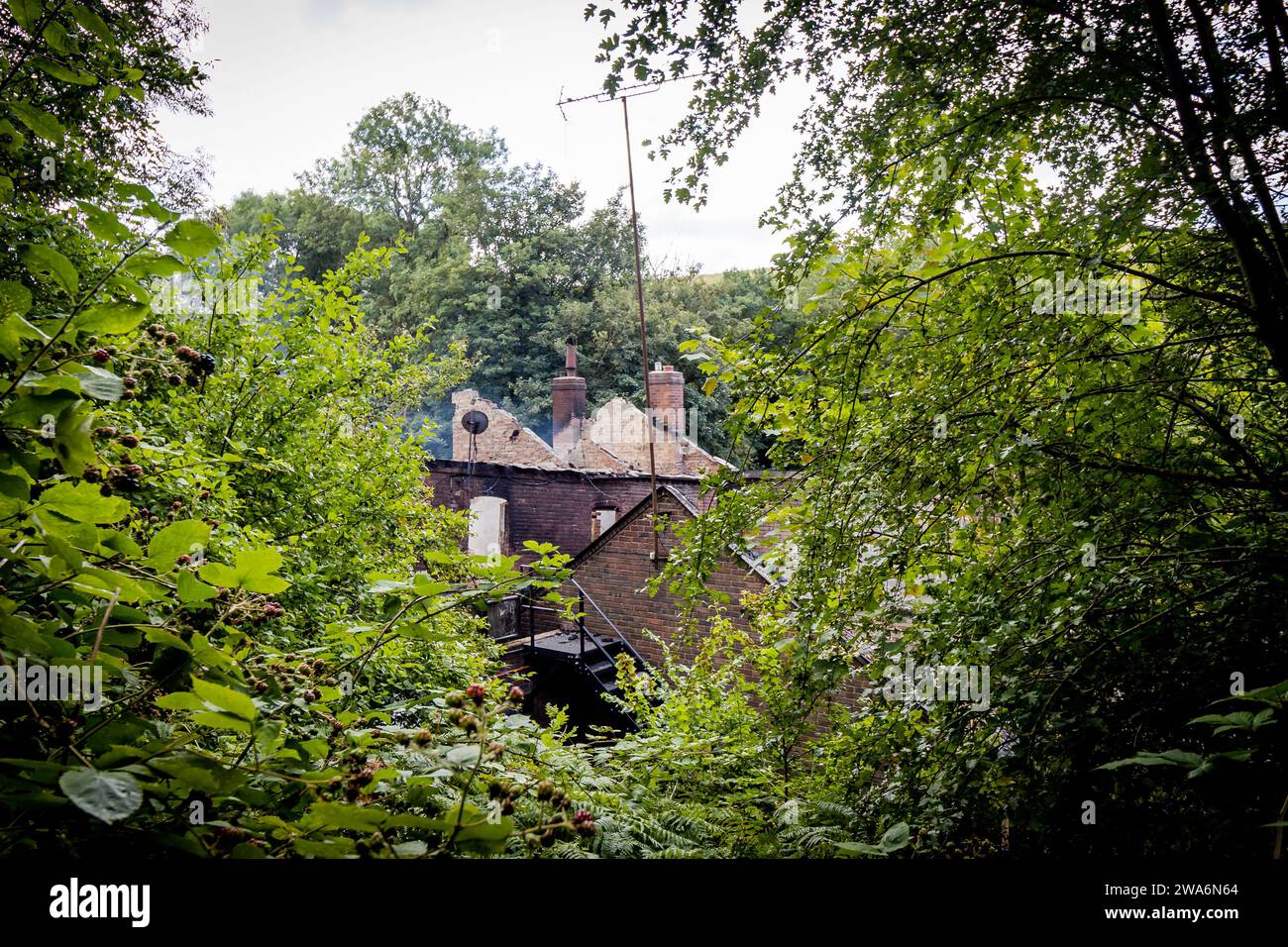 THE CROOKED HOUSE PUB, MORNING AFTER THE FIRE Stock Photo - Alamy