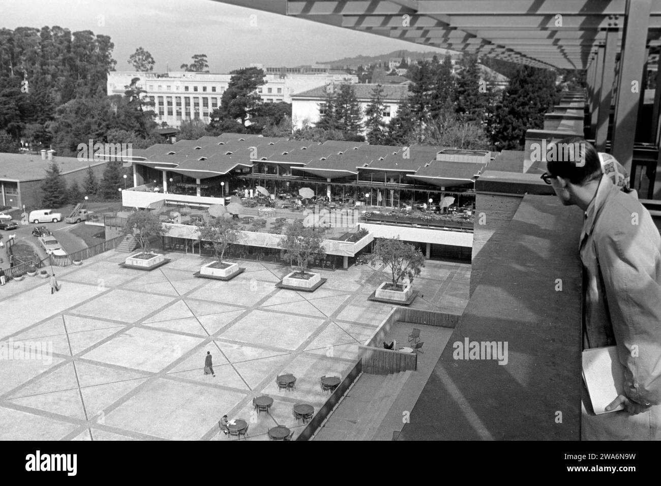 Das dach auf dem innenhof hi-res stock photography and images - Alamy