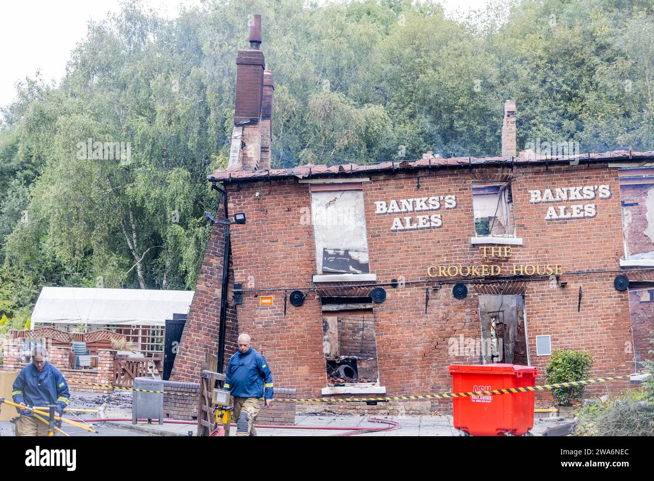 THE CROOKED HOUSE PUB, MORNING AFTER THE FIRE Stock Photo - Alamy