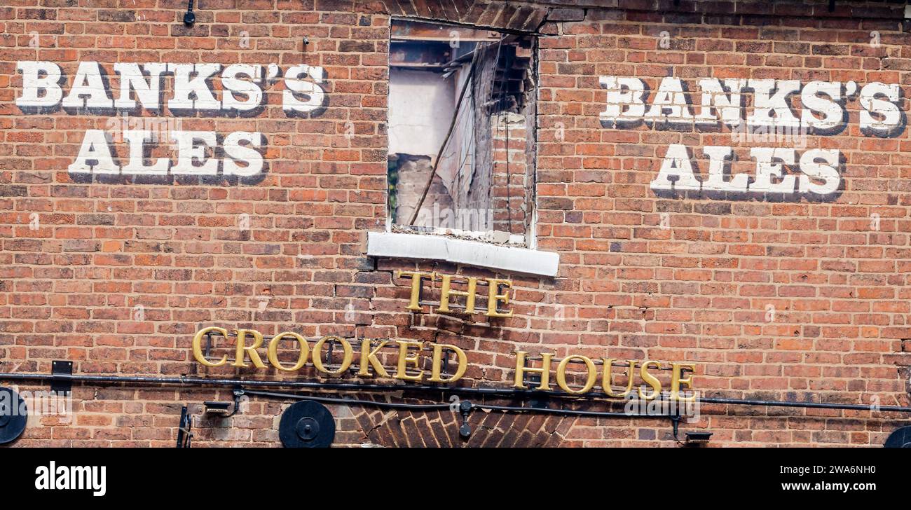 The crooked house in himley hi-res stock photography and images - Alamy