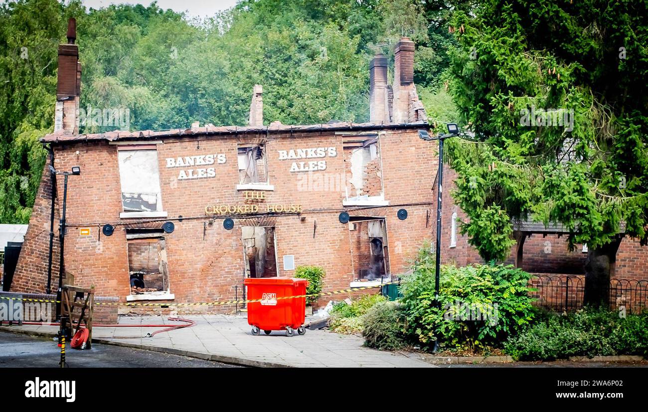 Crooked house fire hi-res stock photography and images - Alamy