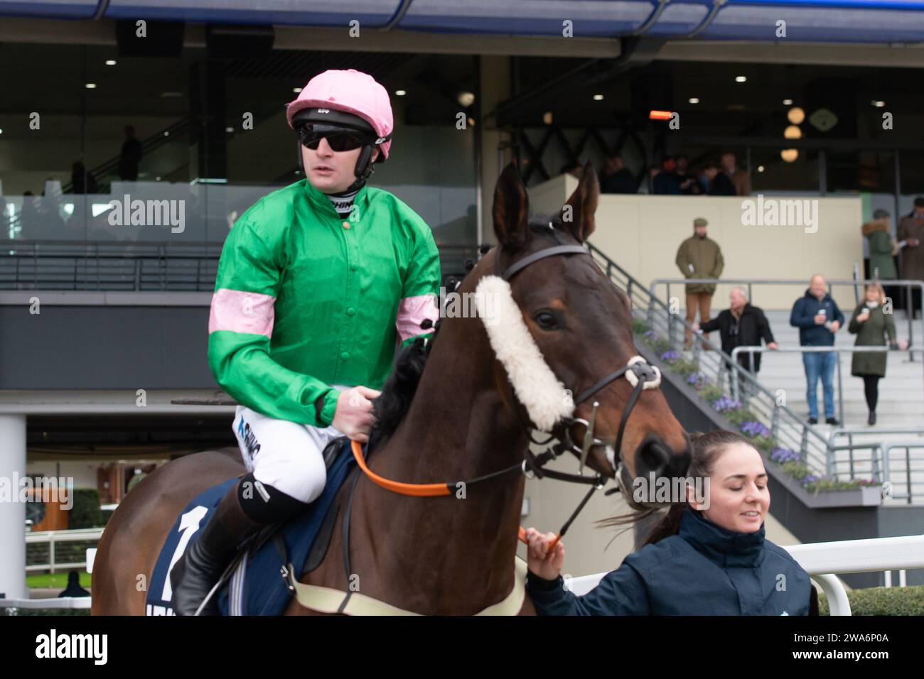Homme public racecourse hi-res stock photography and images - Alamy
