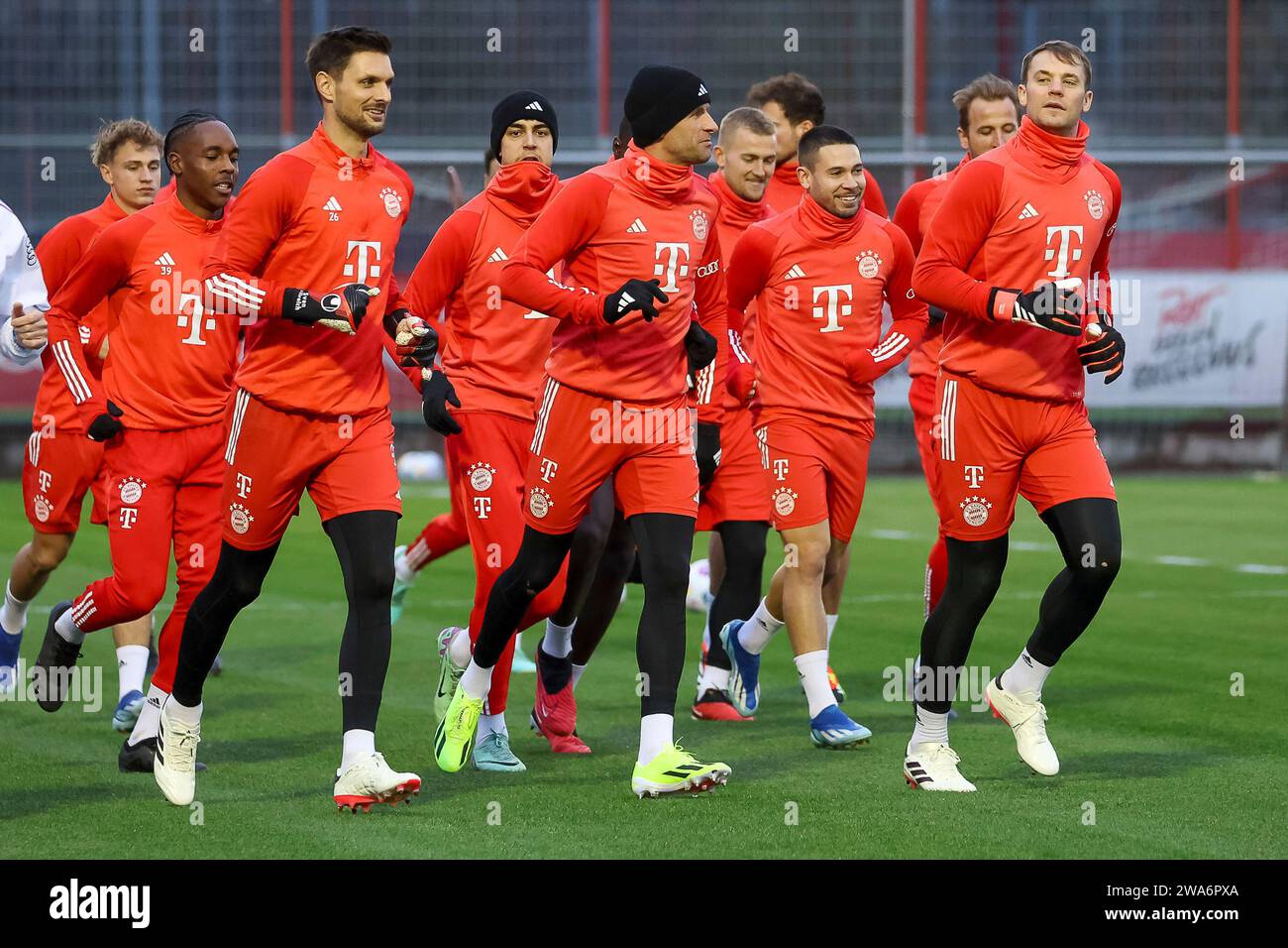 Muenchen, Deutschland. 02nd Jan, 2024. laufen, laufend, Sven Ulreich ...