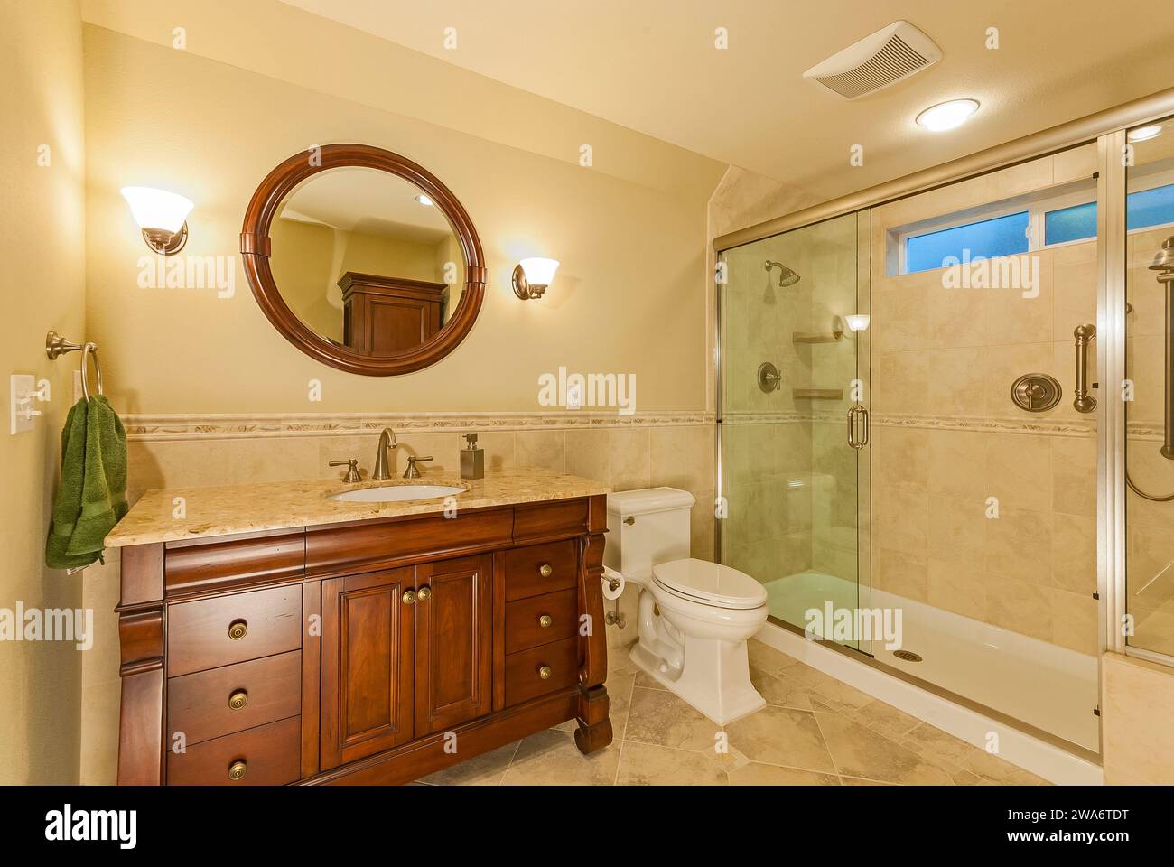 Toilet shaped house hi-res stock photography and images - Alamy