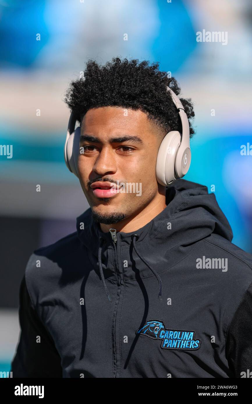 Carolina Panthers quarterback Bryce Young (9) warms up before an NFL ...