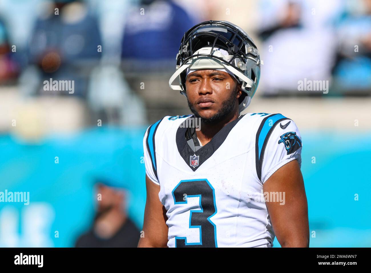 Carolina Panthers running back Raheem Blackshear (3) warms up before an ...