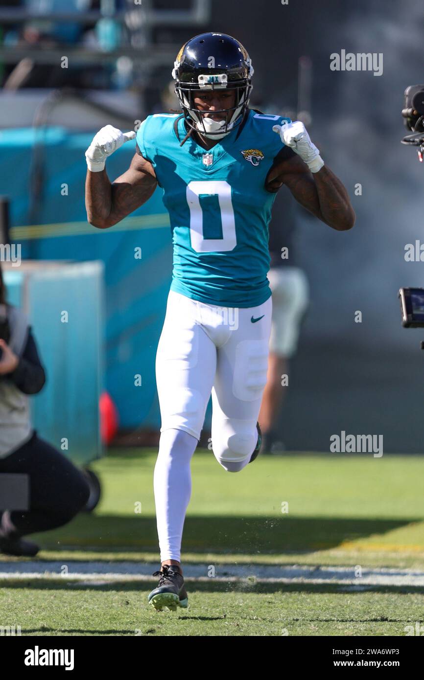 Jacksonville Jaguars wide receiver Calvin Ridley (0) runs onto the ...