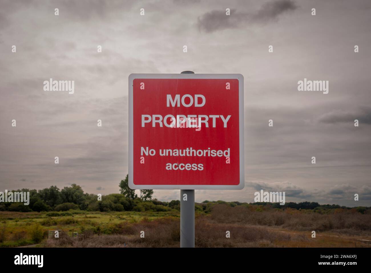 MOD Property, No unauthorised access sign in the countryside Stock ...