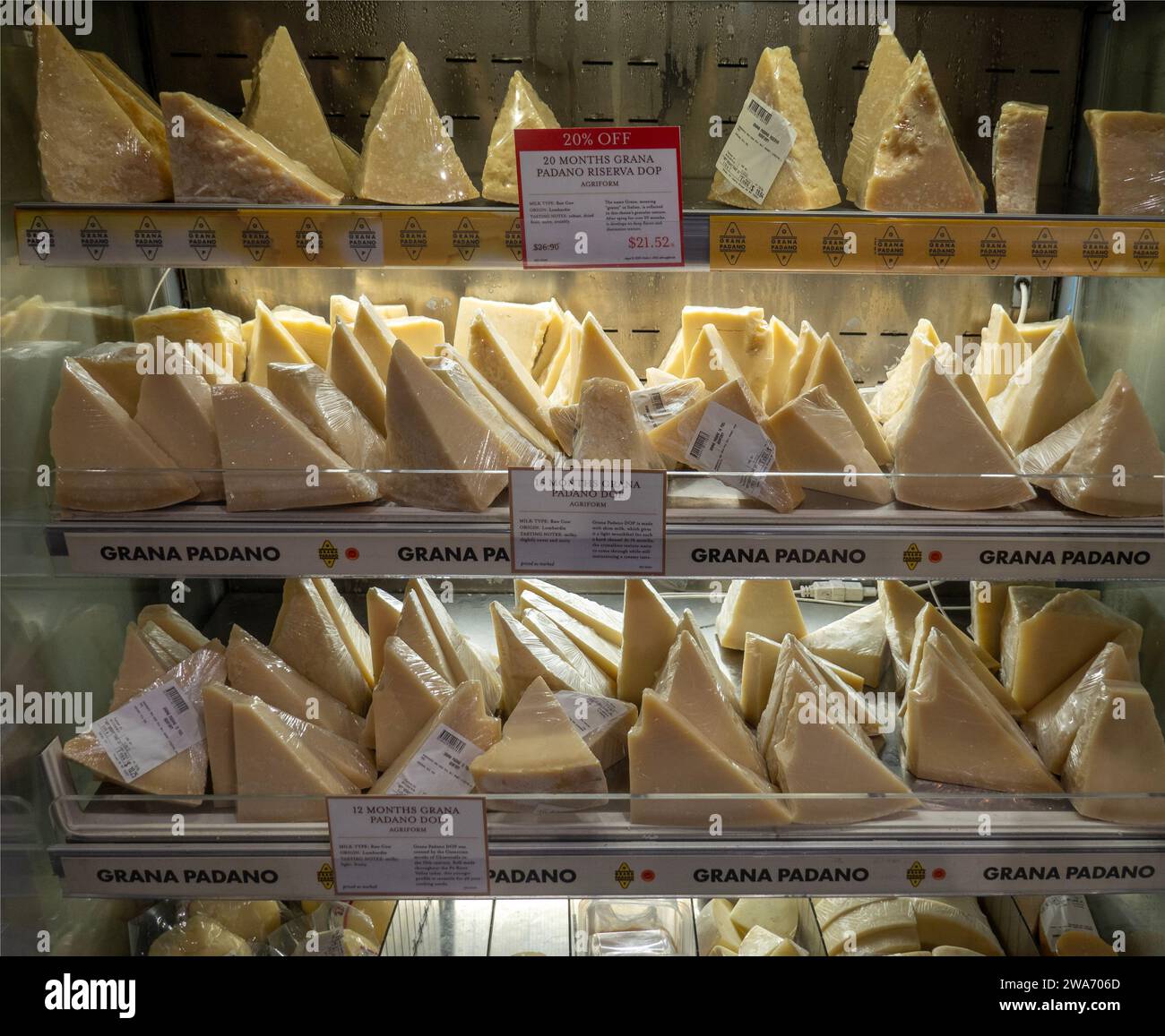 Eataly nyc downtown food venue italy italian restaurant bread pasta hi ...