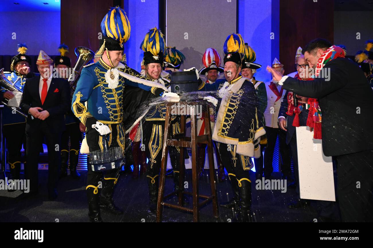 Kölner Karneval Dreigestirn für die Karnevalsession 2023 / 2024. l-r ...