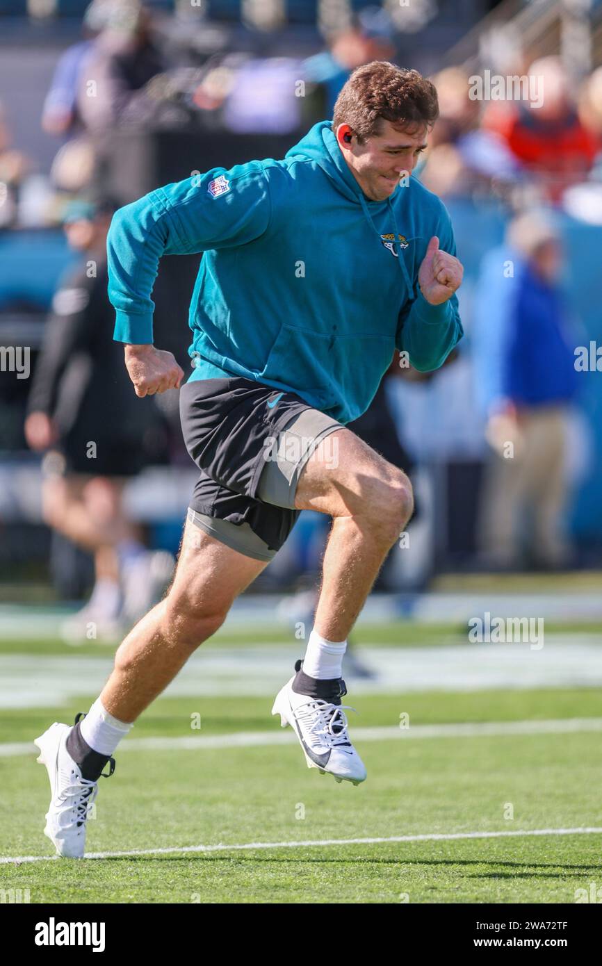 Jacksonville Jaguars linebacker Chad Muma (48) warms up before an NFL ...