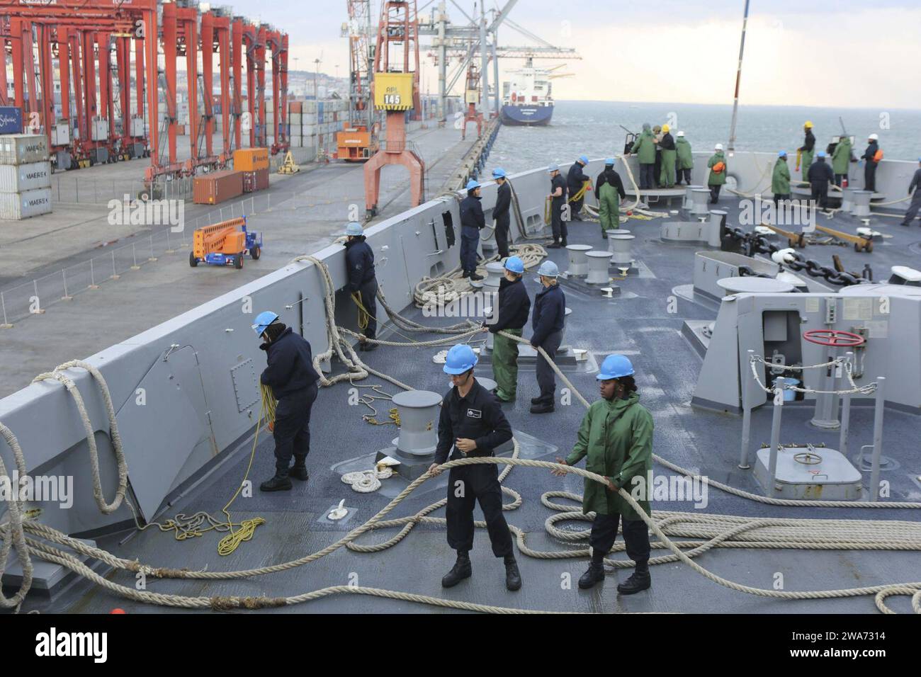 Sea and anchor detail u s navy hi-res stock photography and images - Alamy