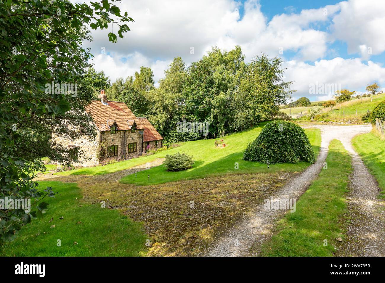 Isolated farm house hi-res stock photography and images - Alamy