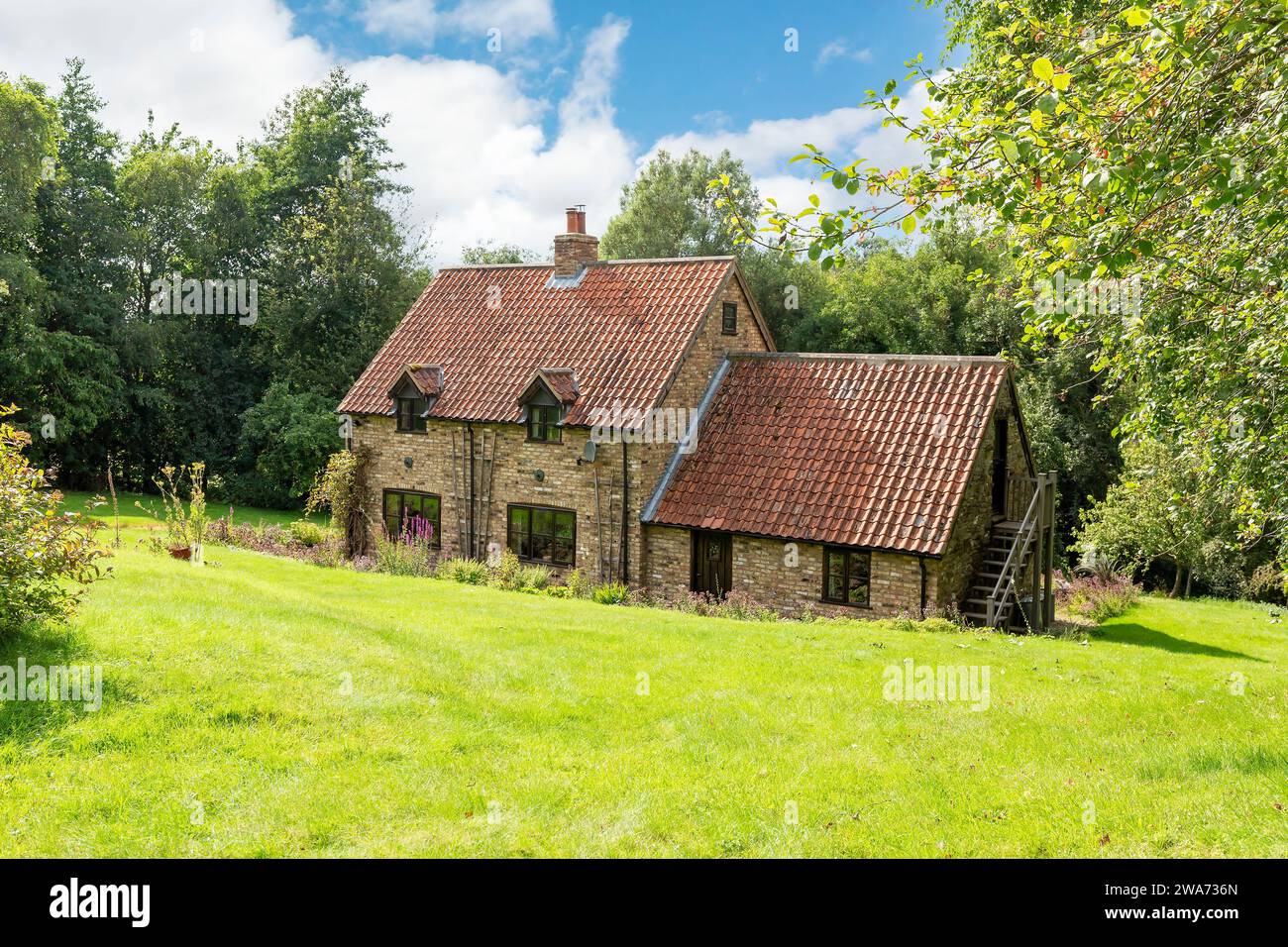 Isolated farm house hi-res stock photography and images - Alamy