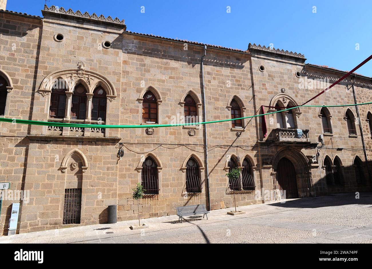 Casa de dos torres hi-res stock photography and images - Alamy