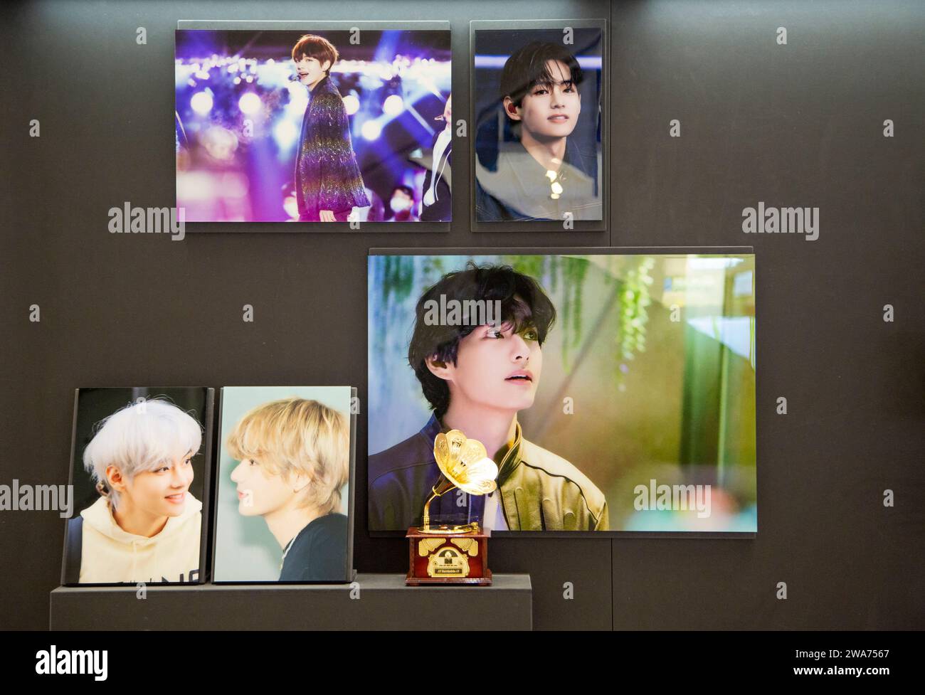 BTS V's birthday, Dec 30, 2023 : A "vinyl records" photo exhibition ...