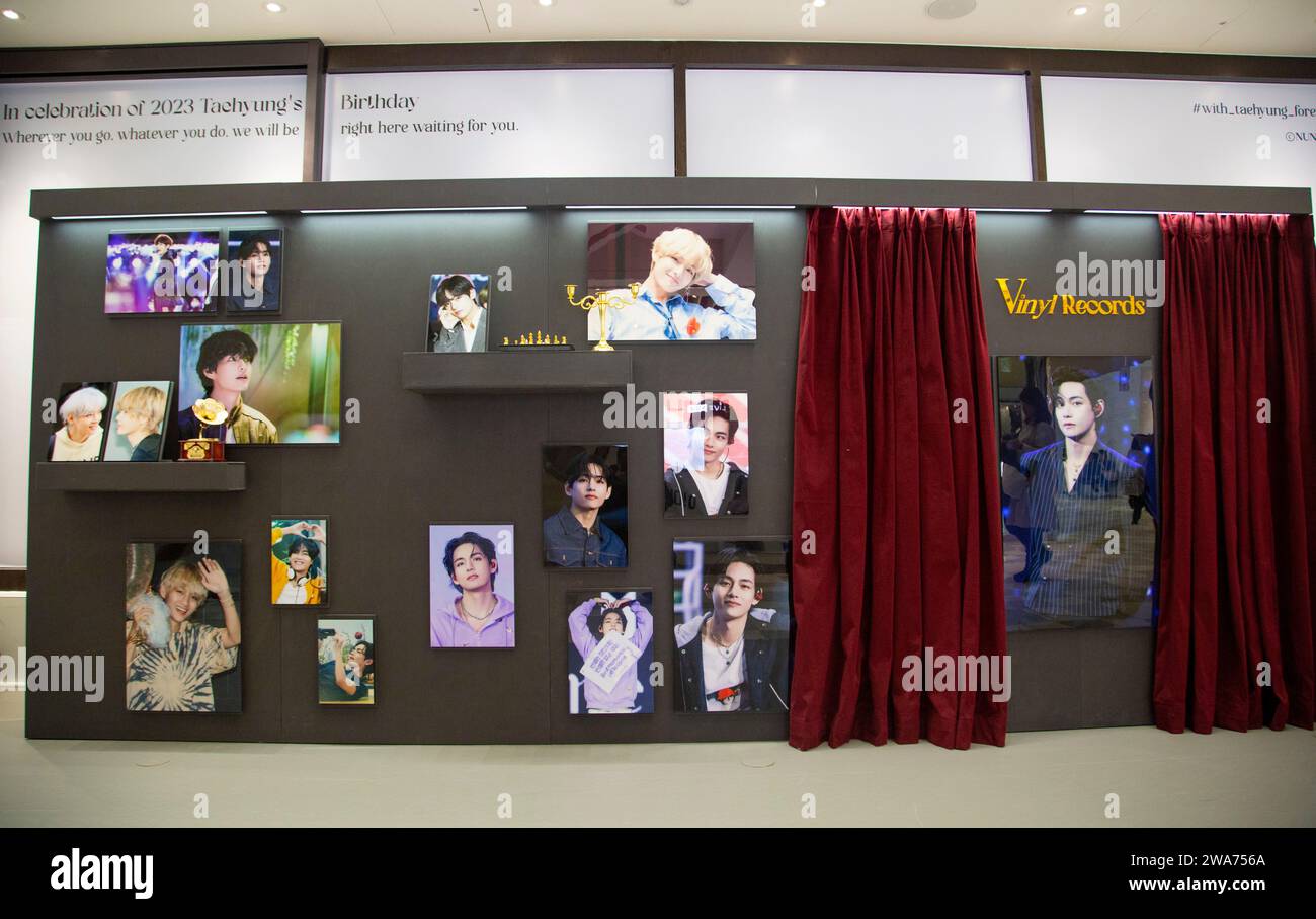 BTS V's birthday, Dec 30, 2023 : A "vinyl records" photo exhibition ...