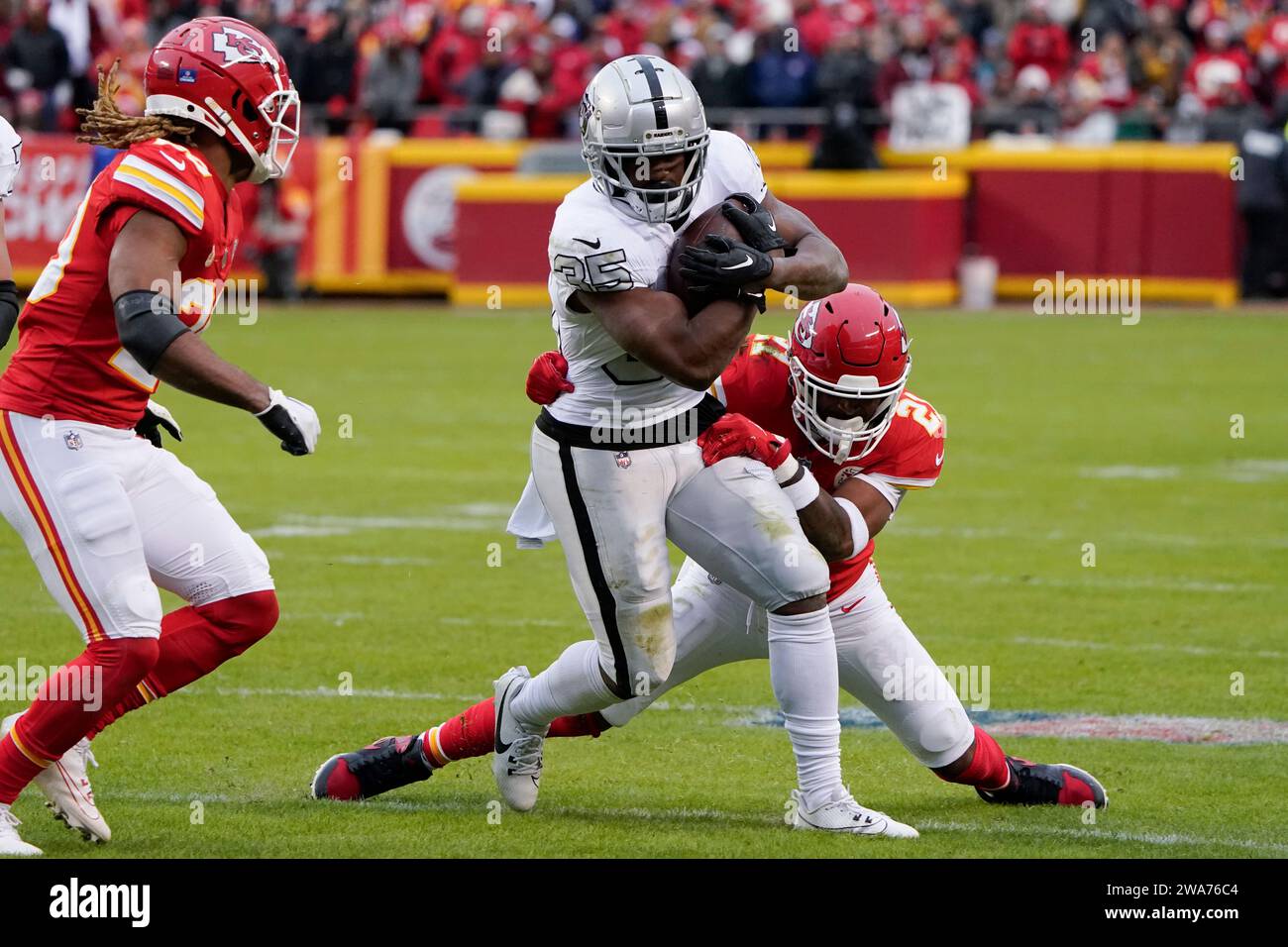 Las Vegas Raiders running back Zamir White (35) runs against Kansas ...