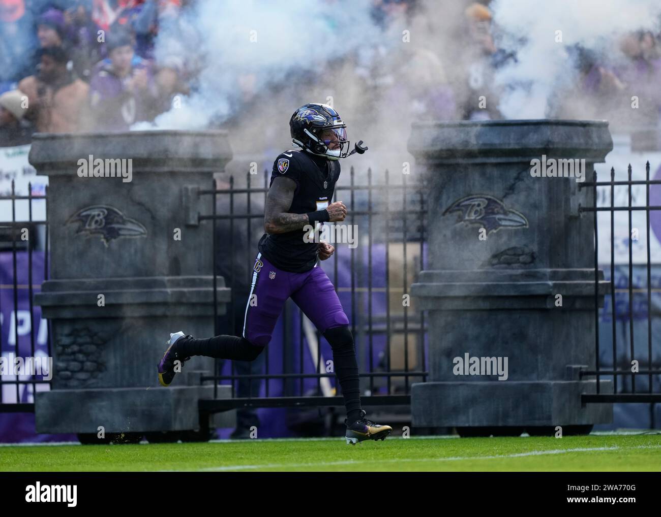 Baltimore Ravens wide receiver Rashod Bateman (7) before of an NFL ...