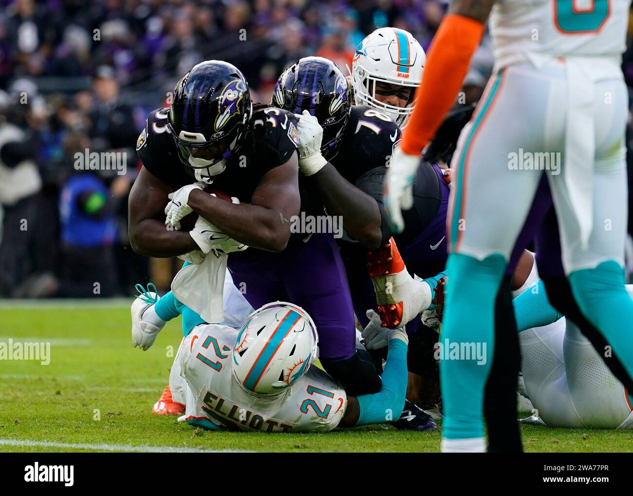 Baltimore Ravens running back Melvin Gordon III (33) runs for a ...