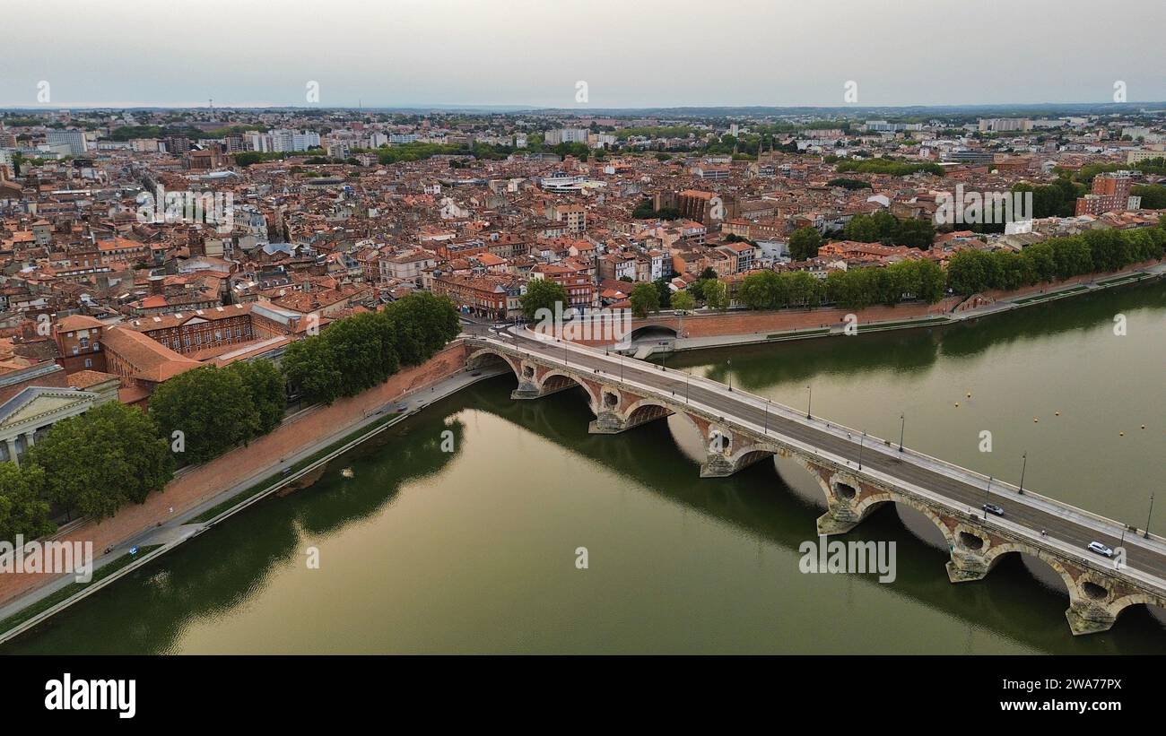 Toulouse france cityscape panorama hi-res stock photography and images ...