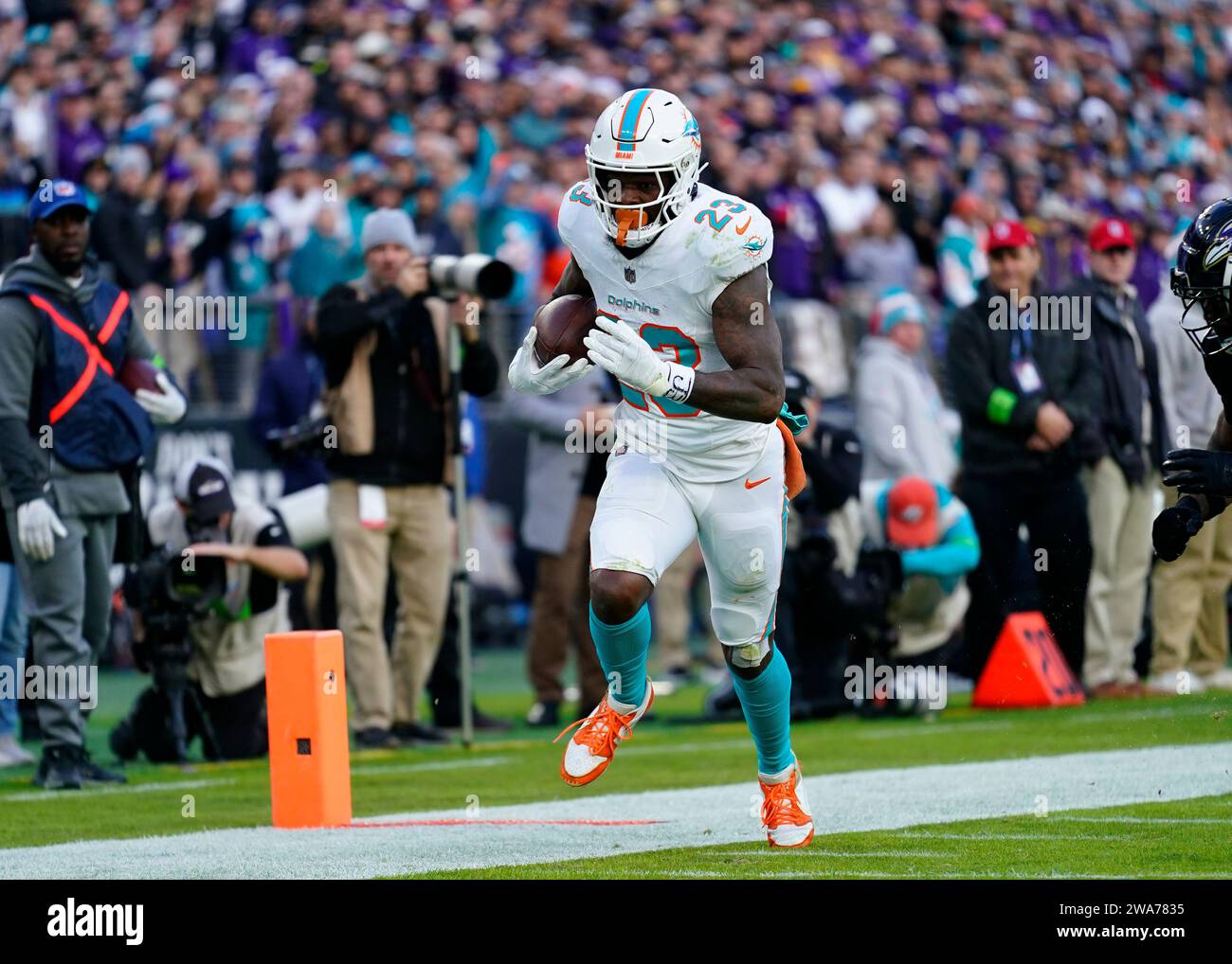 Miami Dolphins' Jeff Wilson Jr. in action during an NFL football game ...