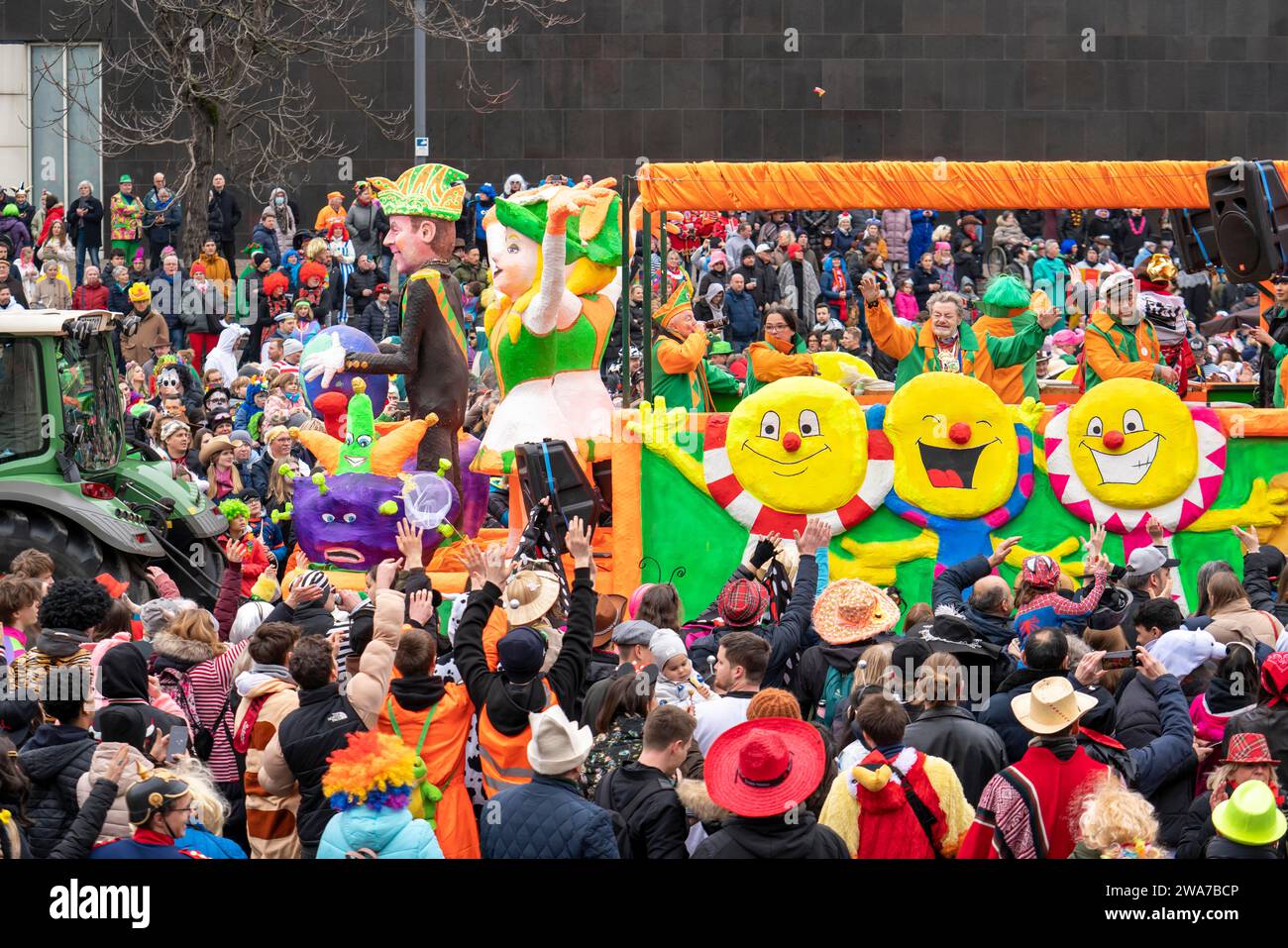 Rose Monday parade in Düsseldorf, themed floats of carnival societies ...