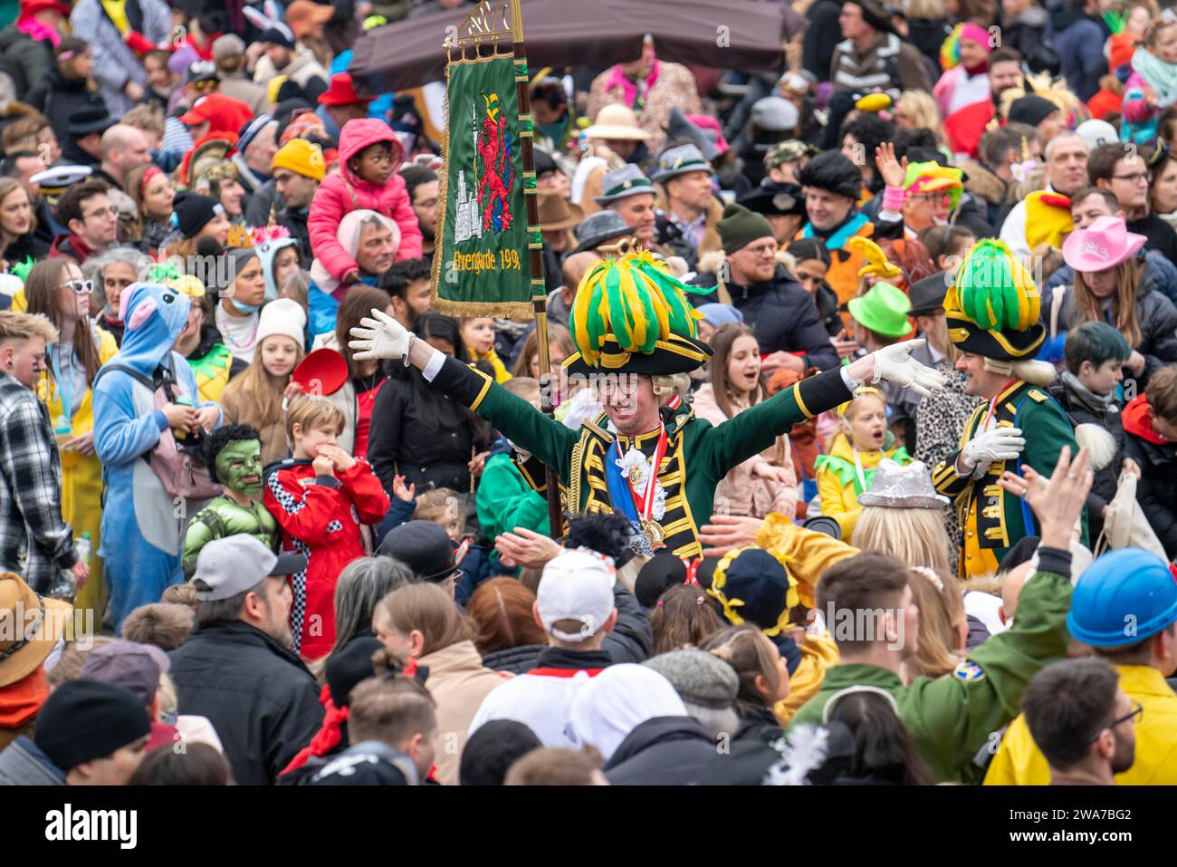 Rose Monday parade in Düsseldorf, foot groups of carnival societies and ...