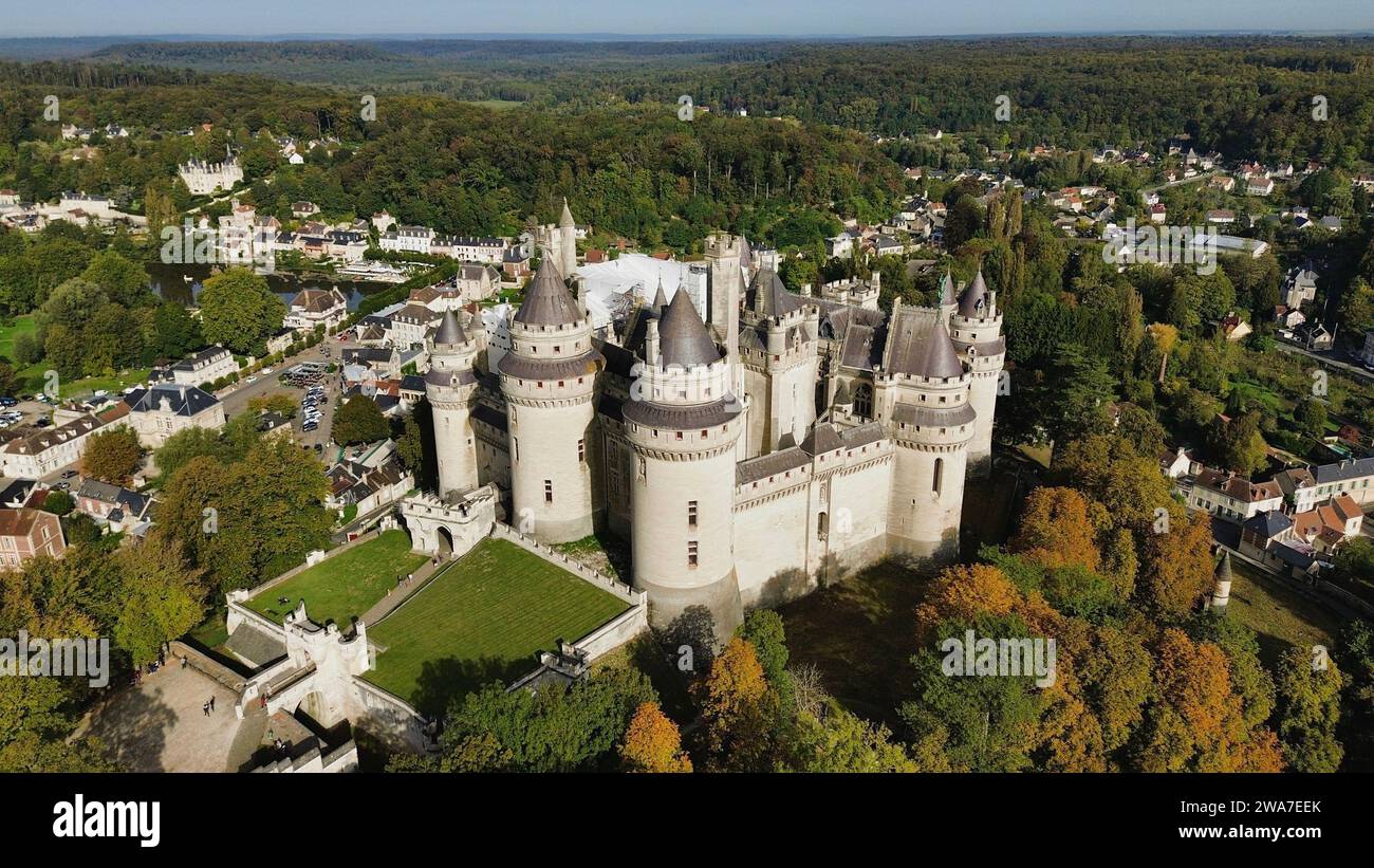 Pierrefonds castle aerial view hi-res stock photography and images - Alamy