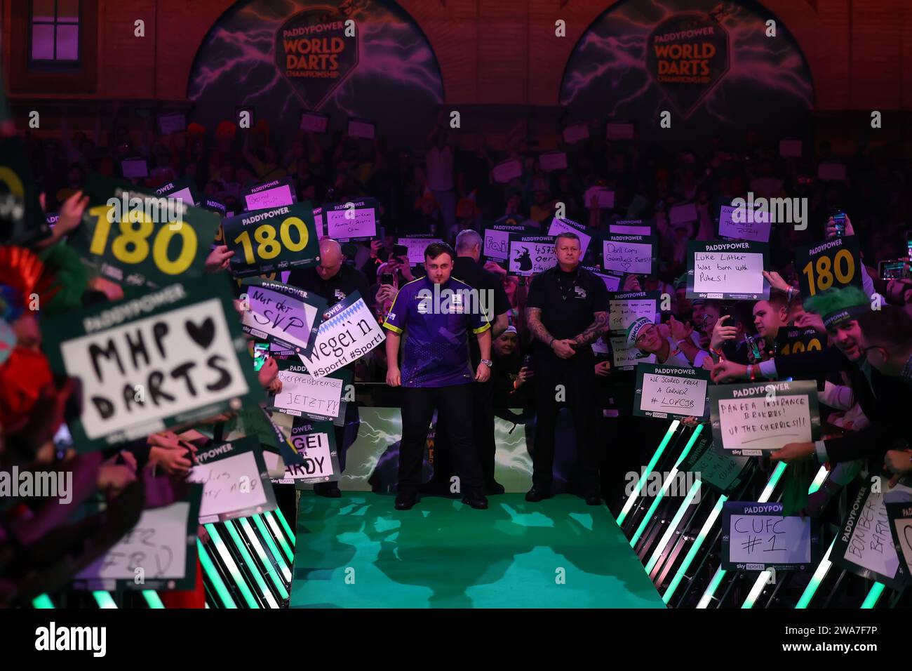 Alexandra Palace, London, UK. 2nd Jan, 2024. 2023/24 PDC Paddy Power ...