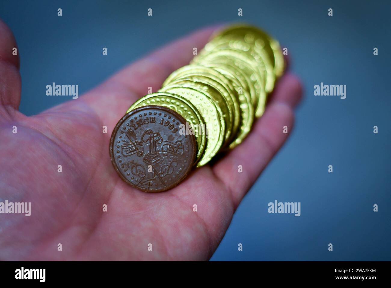 Chocolate bank notes hi-res stock photography and images - Alamy