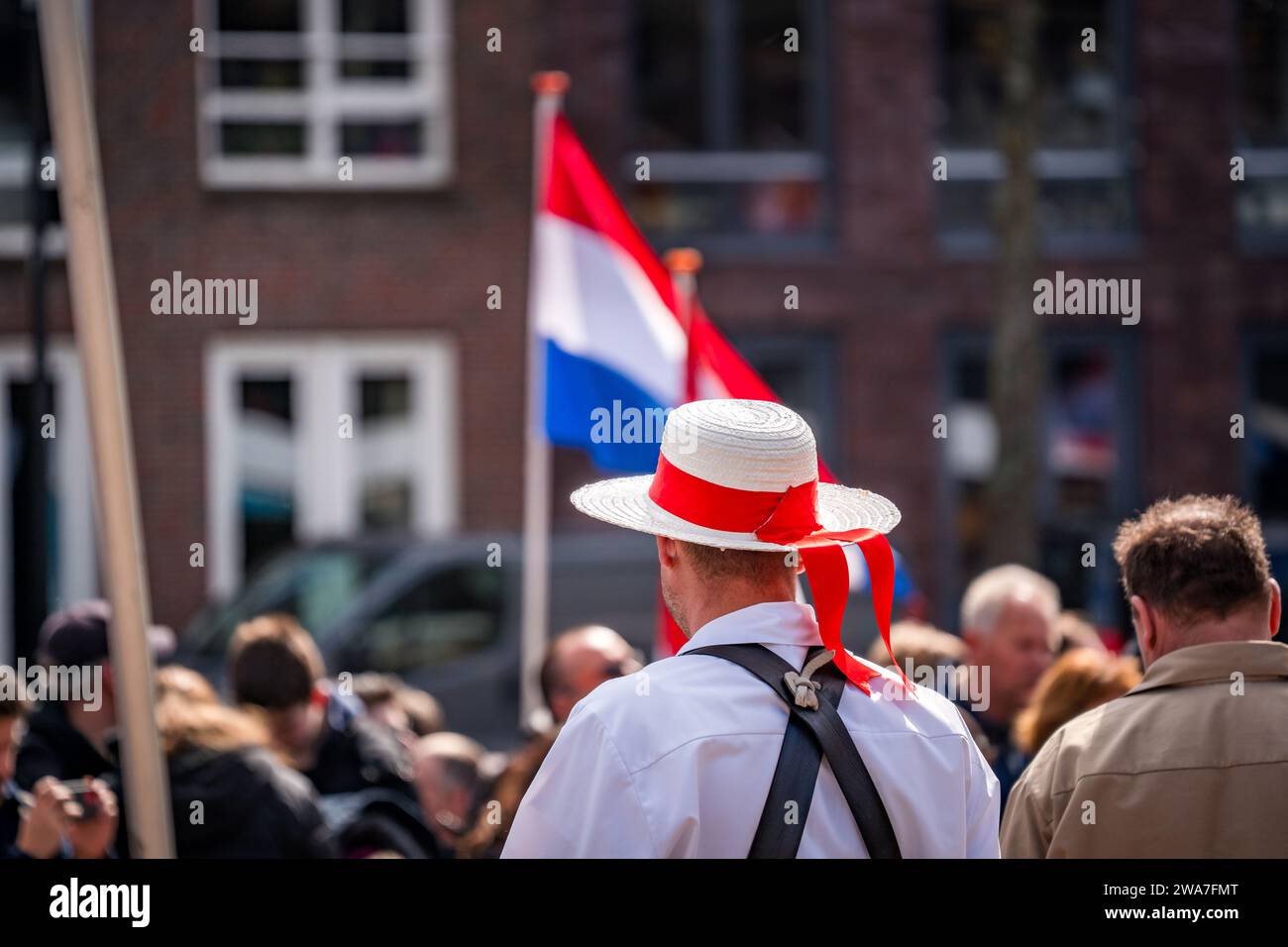 traditional dutch carrier with hat at alkmaar cheese market Stock Photo ...