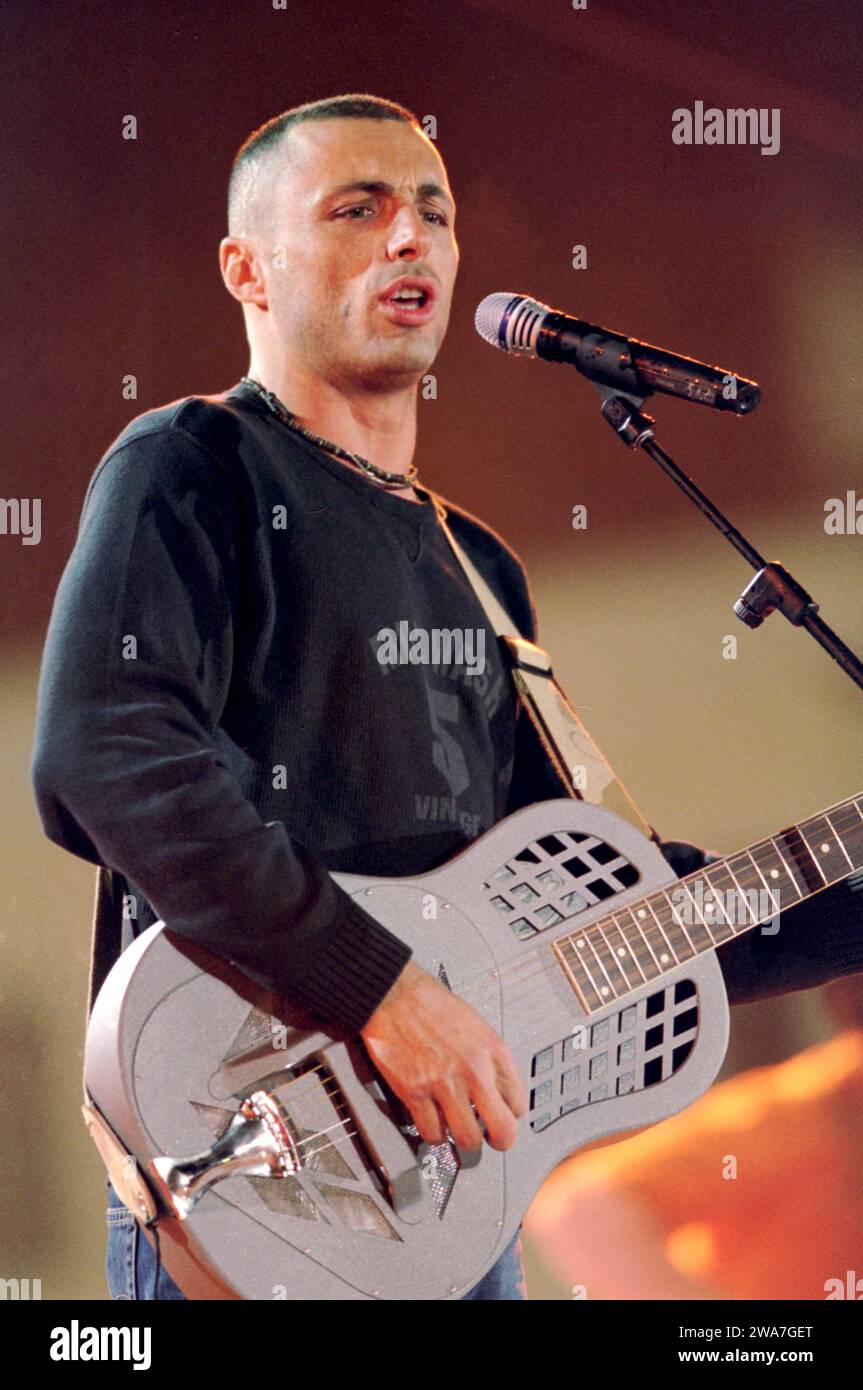 Alex britti photographs 2001 hi-res stock photography and images - Alamy