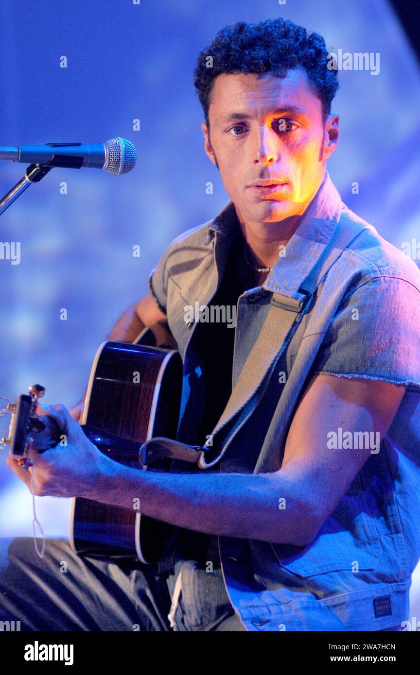 Alex britti photographs 2003 hi-res stock photography and images - Alamy