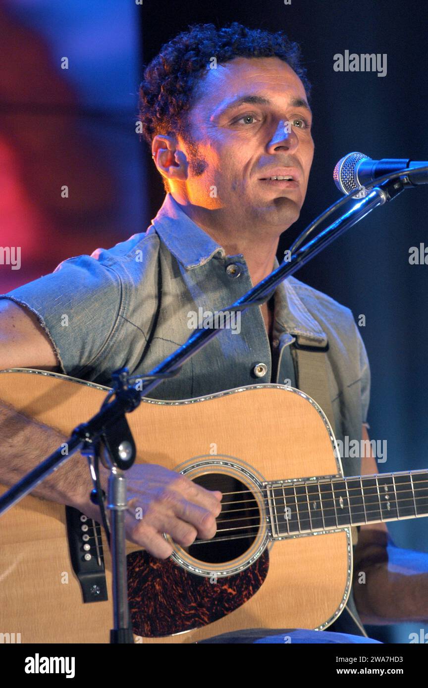 Milan Italy 2003-11-06 : Alex Britti, Italian singer, during the ...