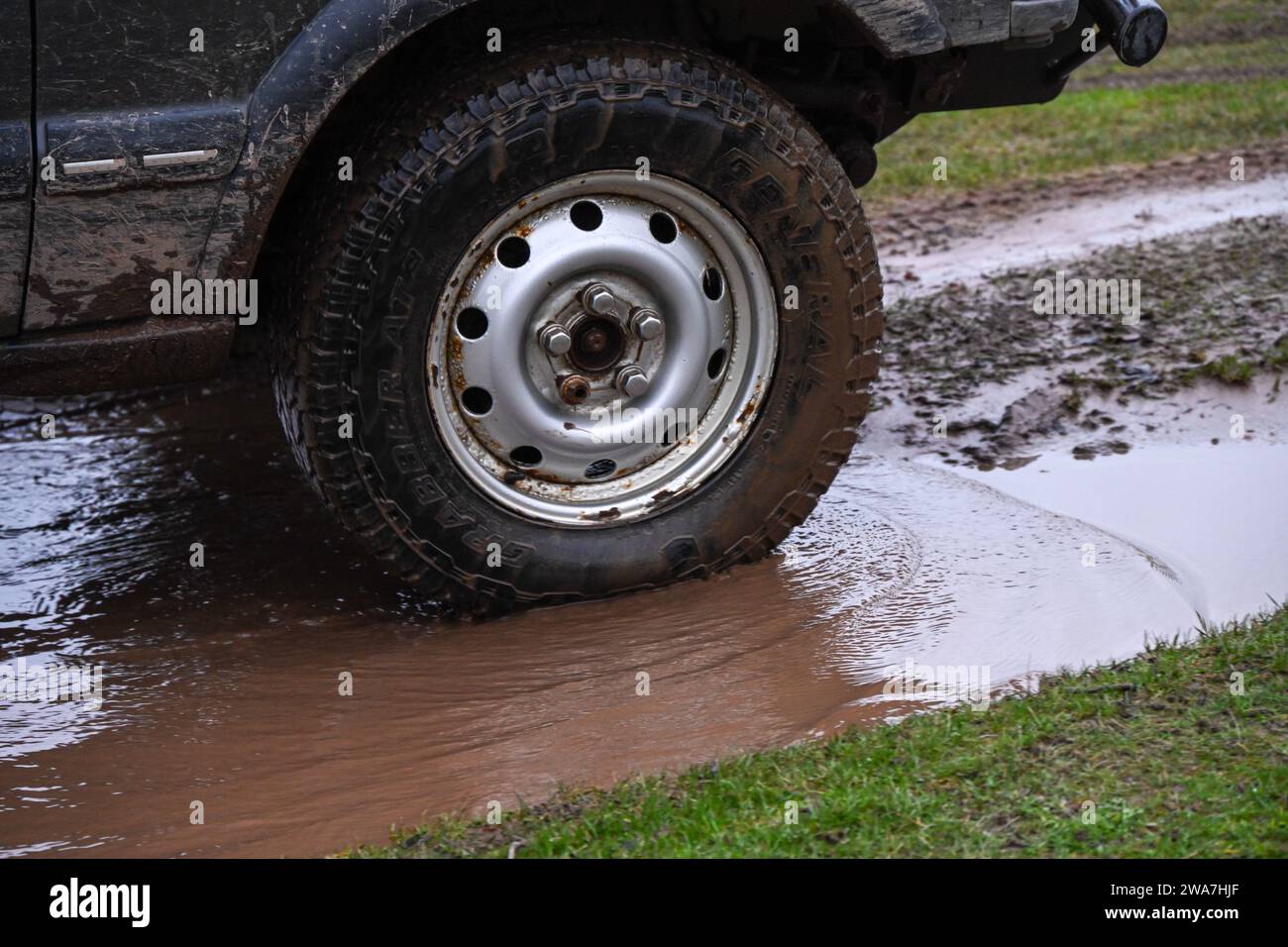4x4 Off Roading experience in a Green Landrover Discovery vehicle, 4 by ...