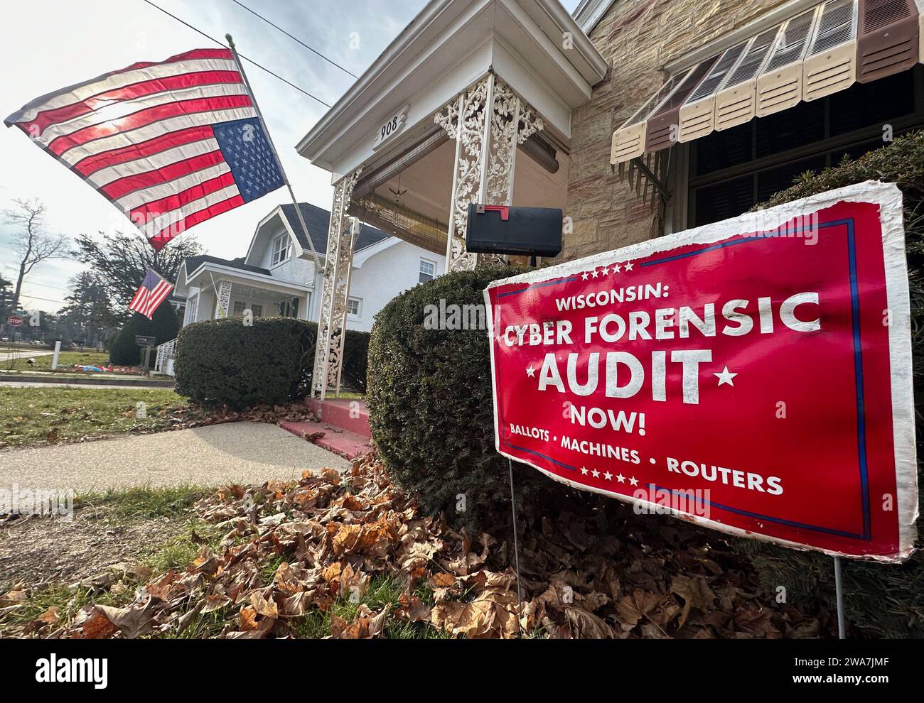 Upside down american flag hi-res stock photography and images - Alamy