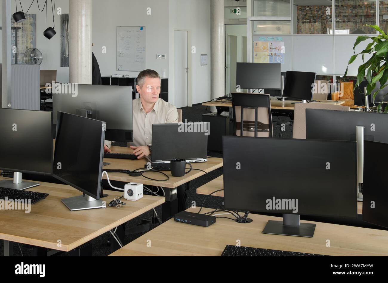 Humming computers hi-res stock photography and images - Alamy